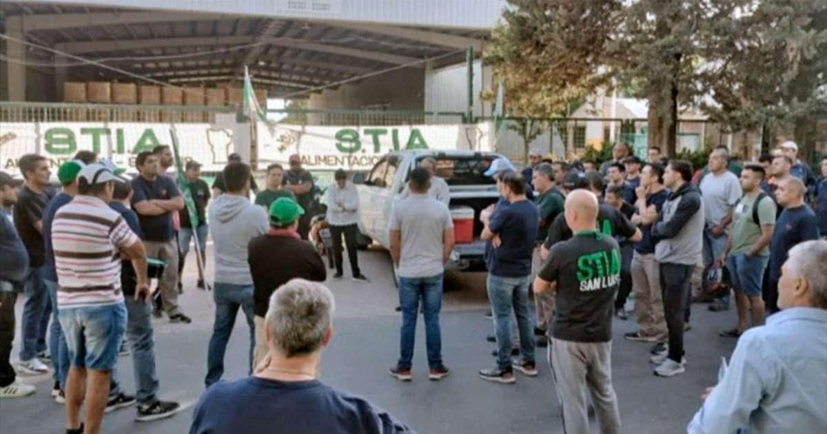 Por disputa de poder entre los hermanos Baggio, les adeudan dos meses a los trabajadores de una ...