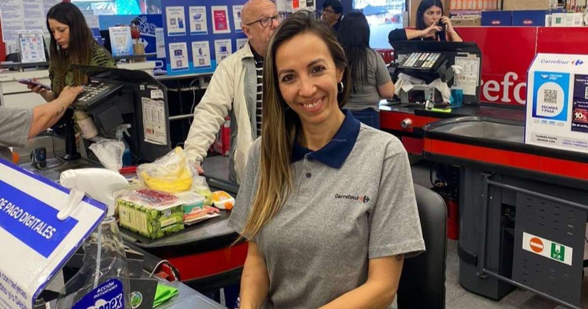 El emotivo regreso de Sabrina Paredes, la dirigente del SEC Capital, a su puesto en Carrefour ...
